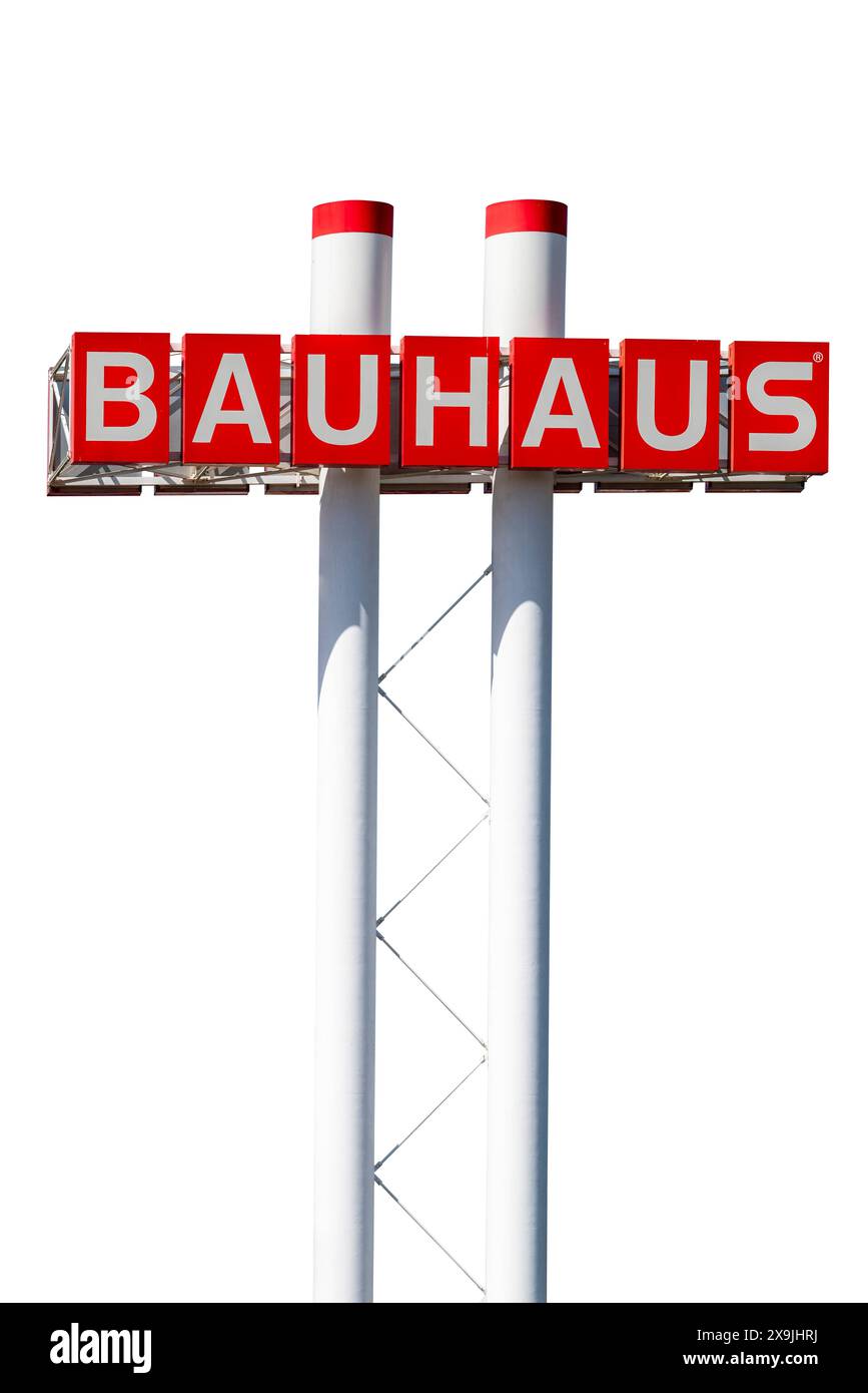 Firma BAUHAUS Firmenschild und Werbeschild der Firma BAUHAUS, isoliert ...