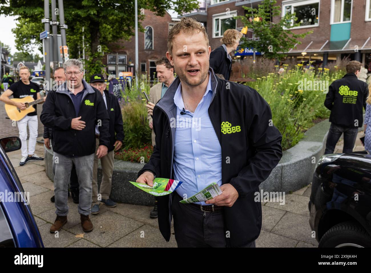HOLTEN - BBB party leader Sander Smit during a flyer meeting on the village square in Holten as ...