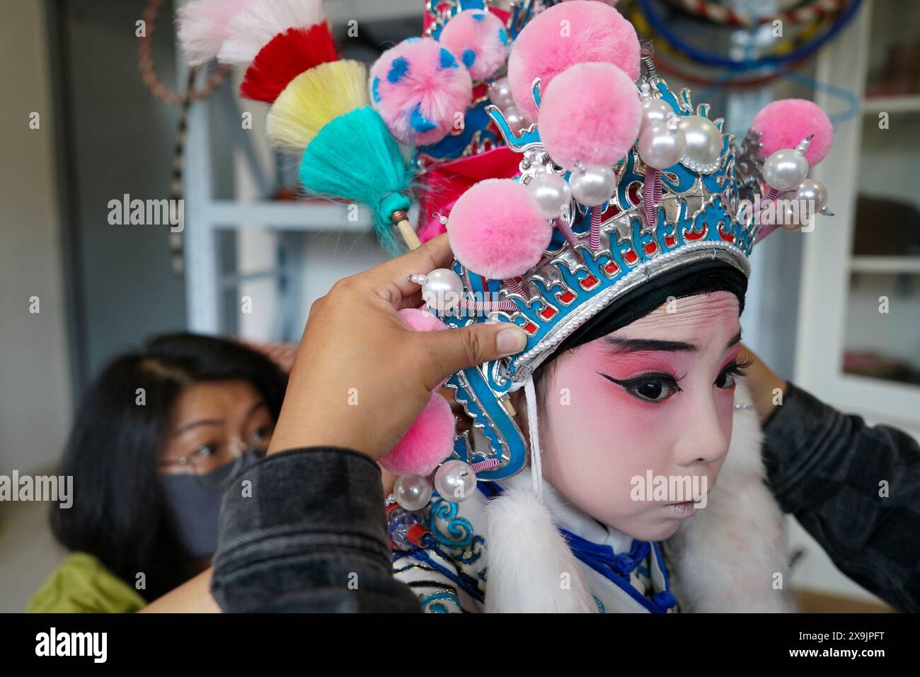 (240601) -- KUNSHAN, June 1, 2024 (Xinhua) -- Xie Suqian, a pupil of ...