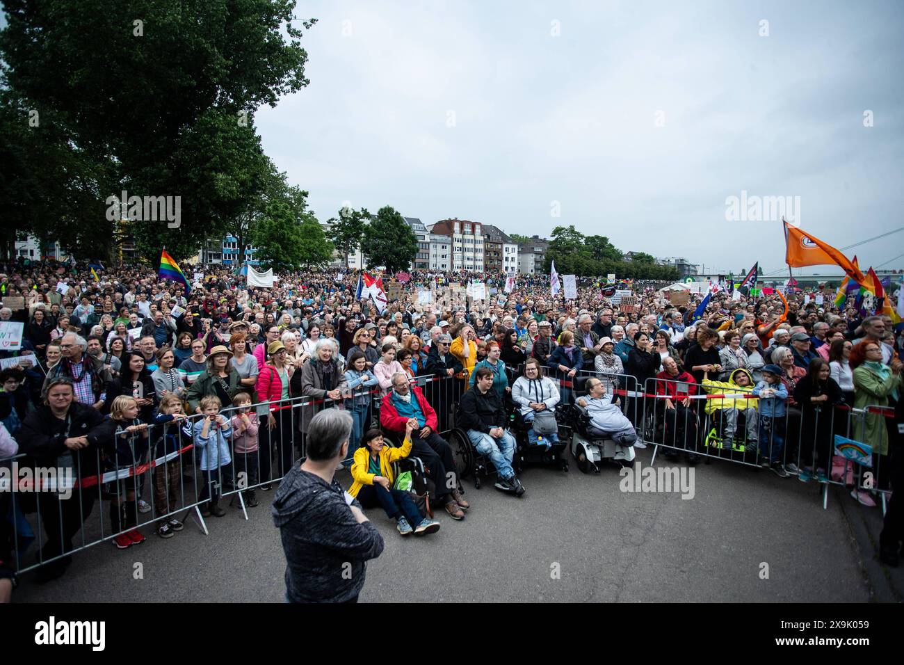 Demonstration Rechtsextremismus stoppen , Zeichen für Demokratie ...