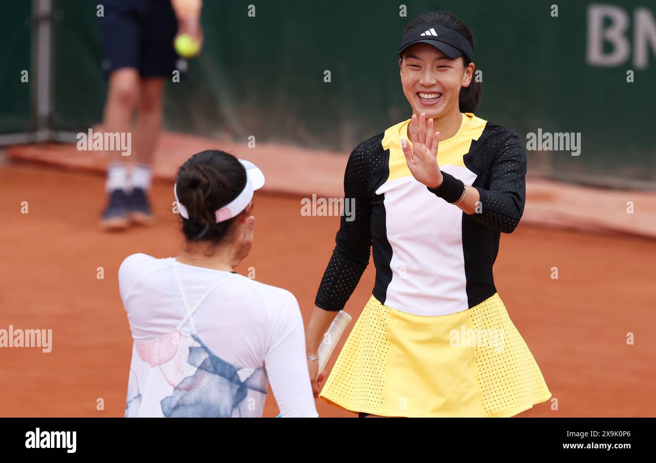 (240601) -- PARIS, June 1, 2024 (Xinhua) -- Wang Xinyu (R) of China ...