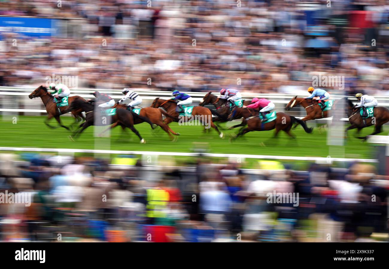 Dream Composer ridden by Joe Leavy (second left, black with red stars ...