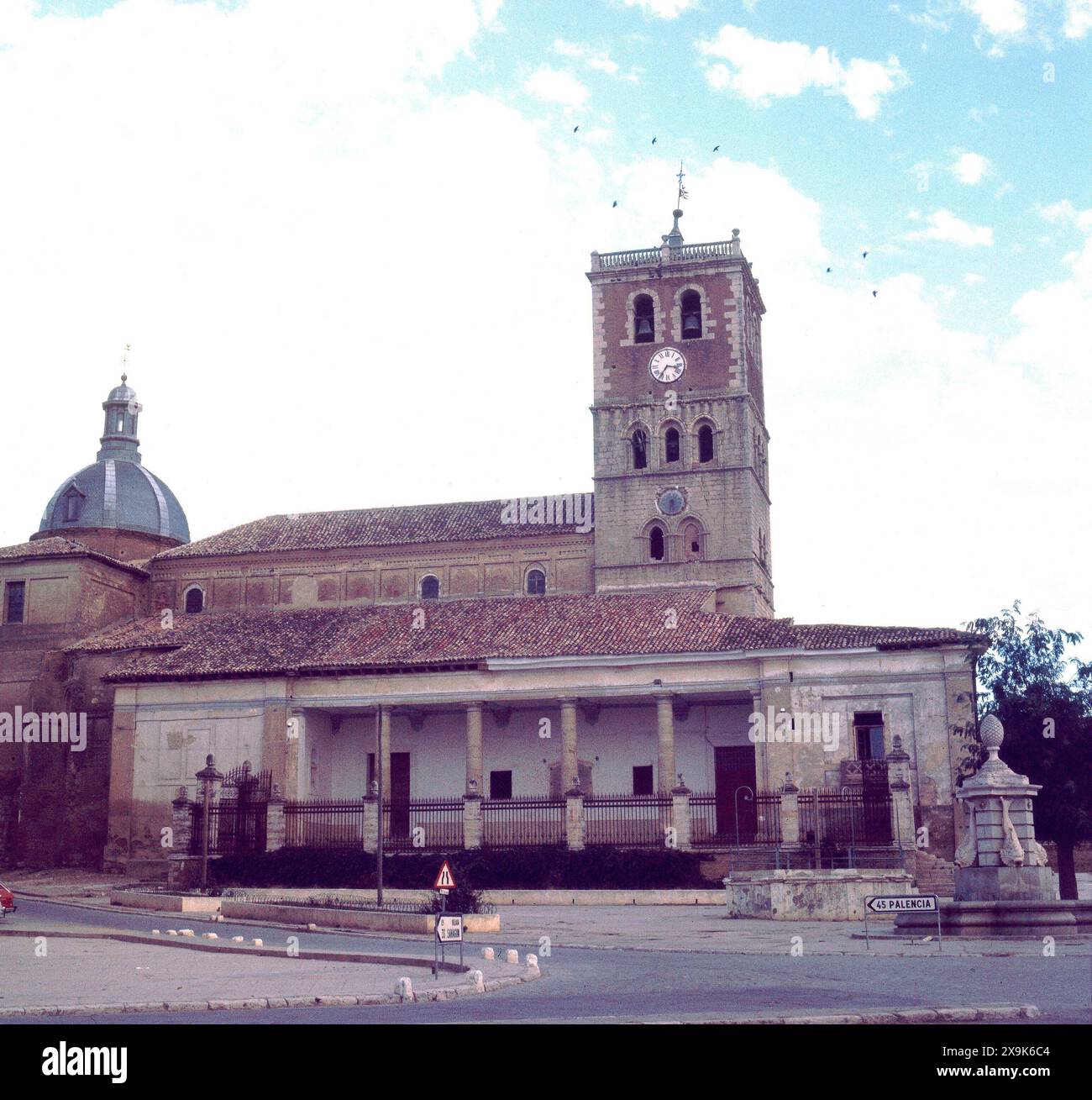 Nubes sobre campos hi-res stock photography and images - Alamy