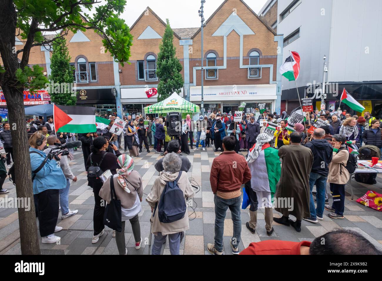 London, UK. 1 June 2024. Hundreds meet outside Redbridge Town Hall for ...