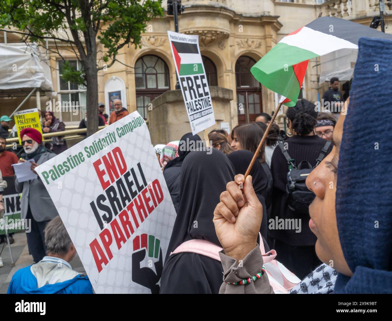 London, UK. 1 June 2024. Hundreds meet outside Redbridge Town Hall for ...