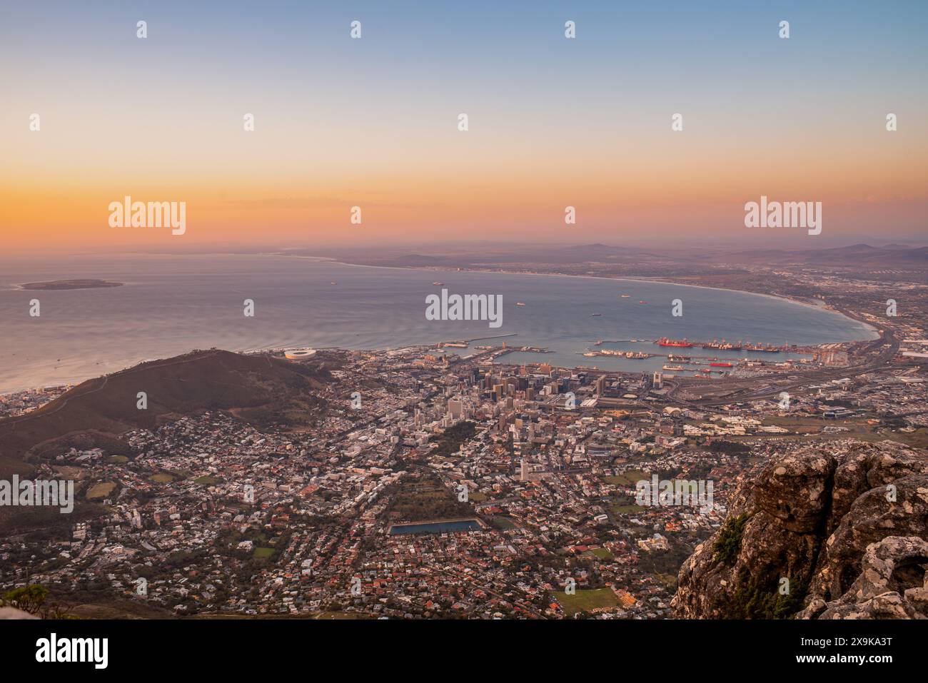 A view of Cape Town from Table Mountain at sunset, South Africa Stock ...