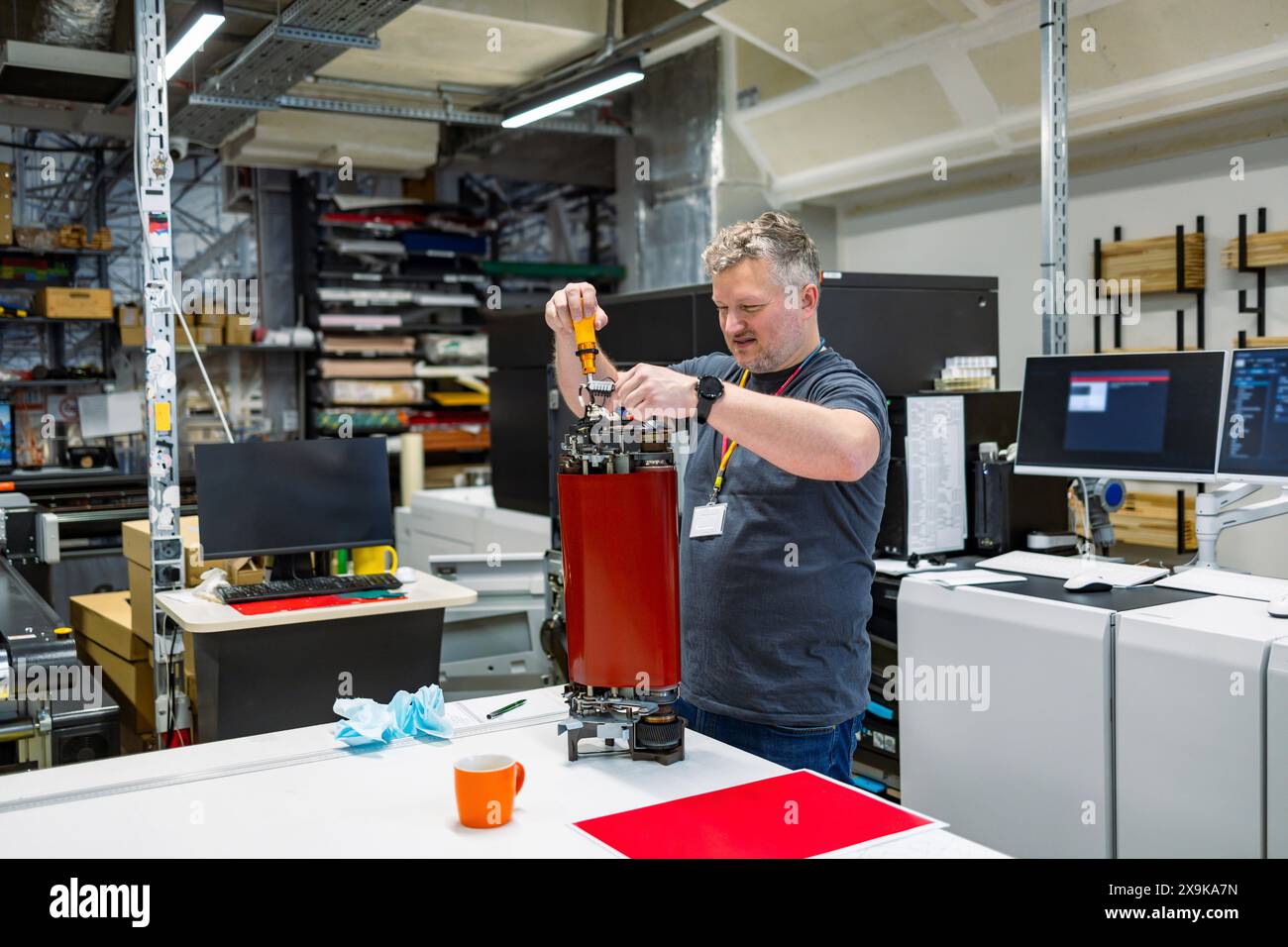 Fixing machine hi-res stock photography and images - Alamy