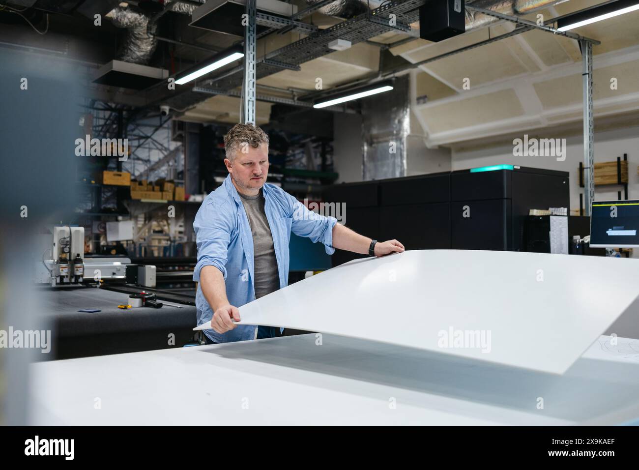 Man working printing manufacturing hi-res stock photography and images ...