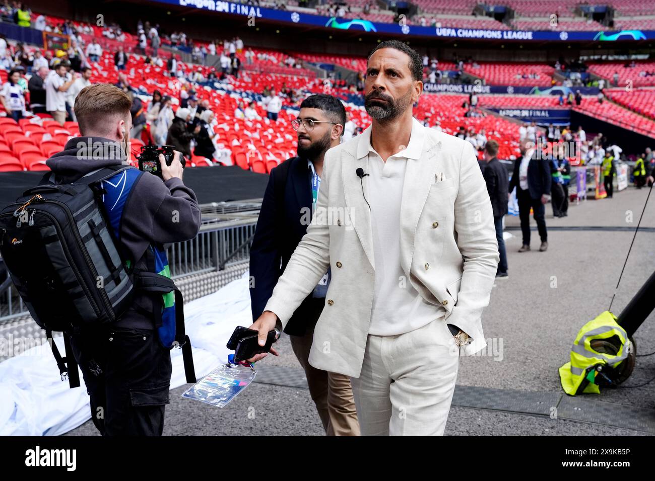 Manchester united player rio ferdinand hi-res stock photography and ...
