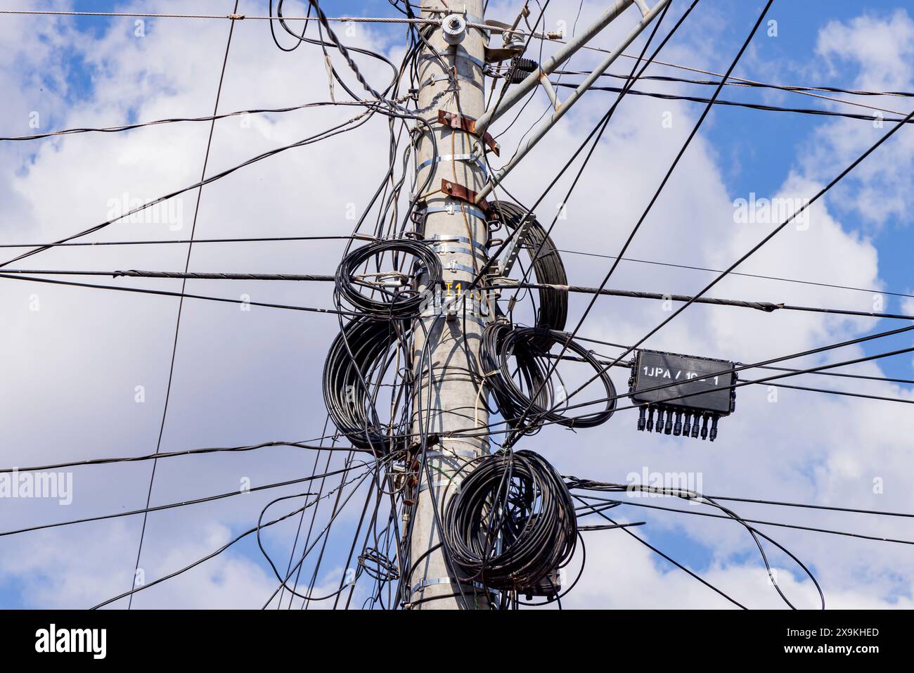 Electricity cables hanging on construction hi-res stock photography and ...