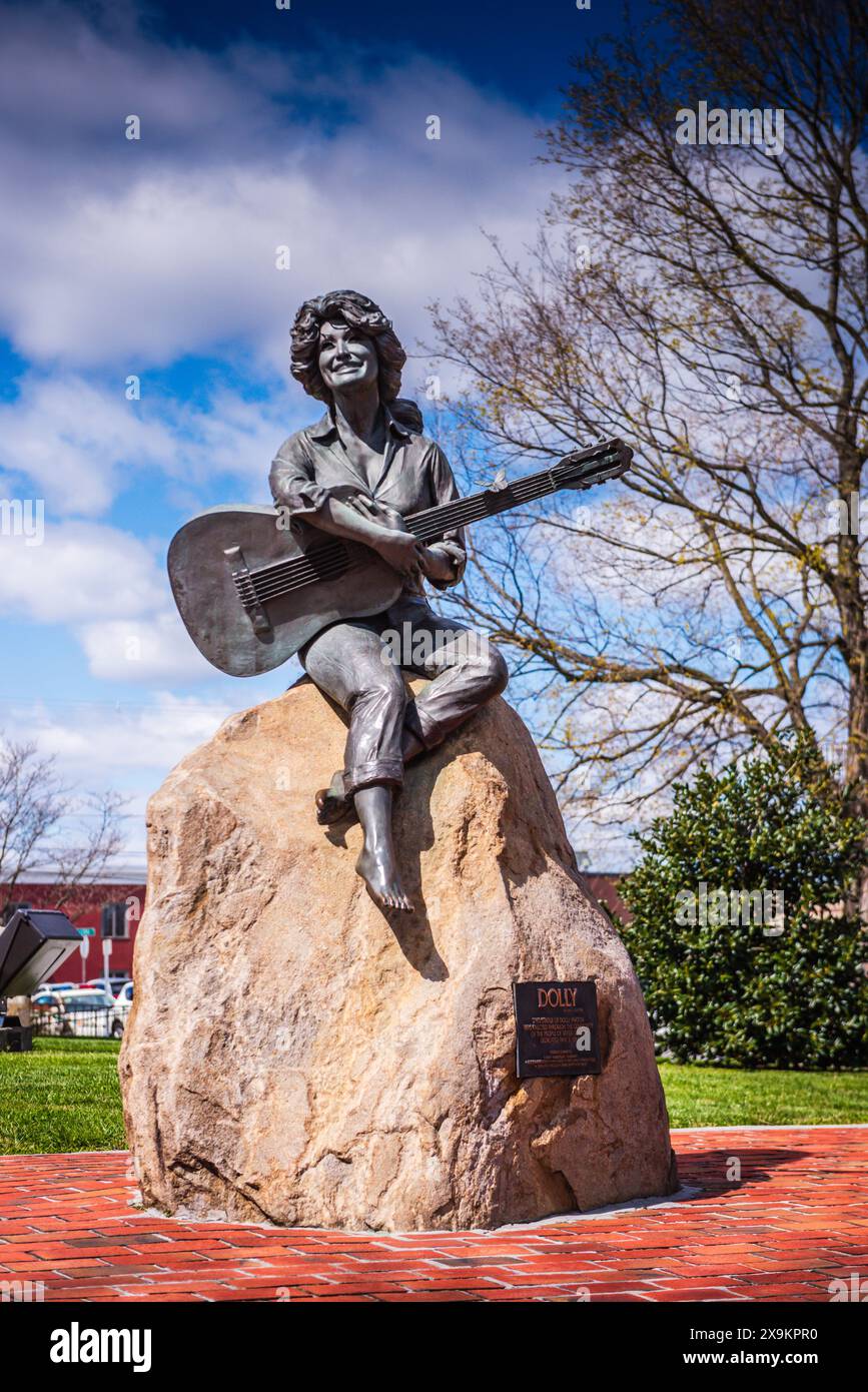 Dolly Parton statue in front of Sevier County Courthouse in Sevierville ...