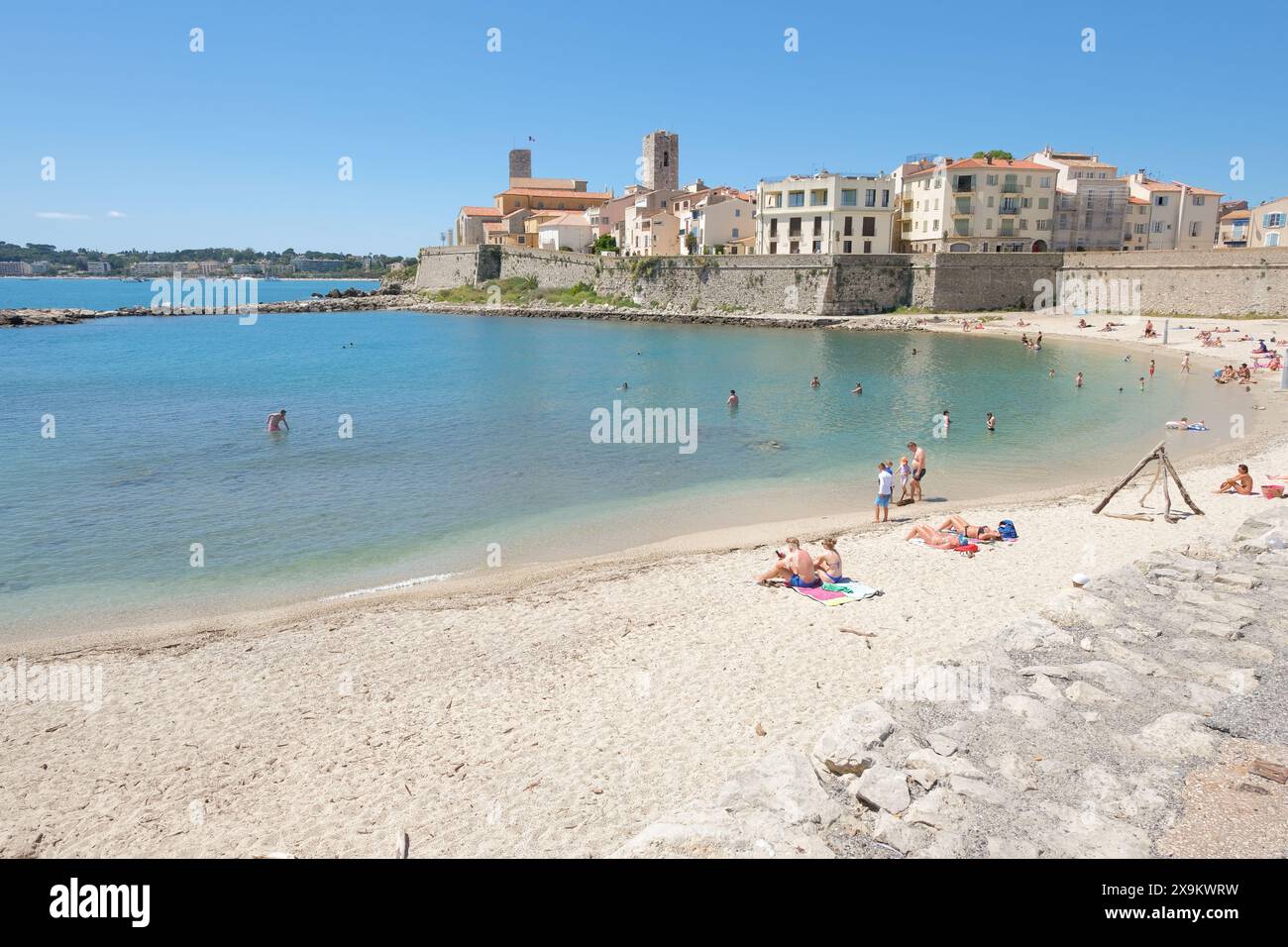 Plage de la Gravette, Beautiful beach under the ramparts of Antibes ...