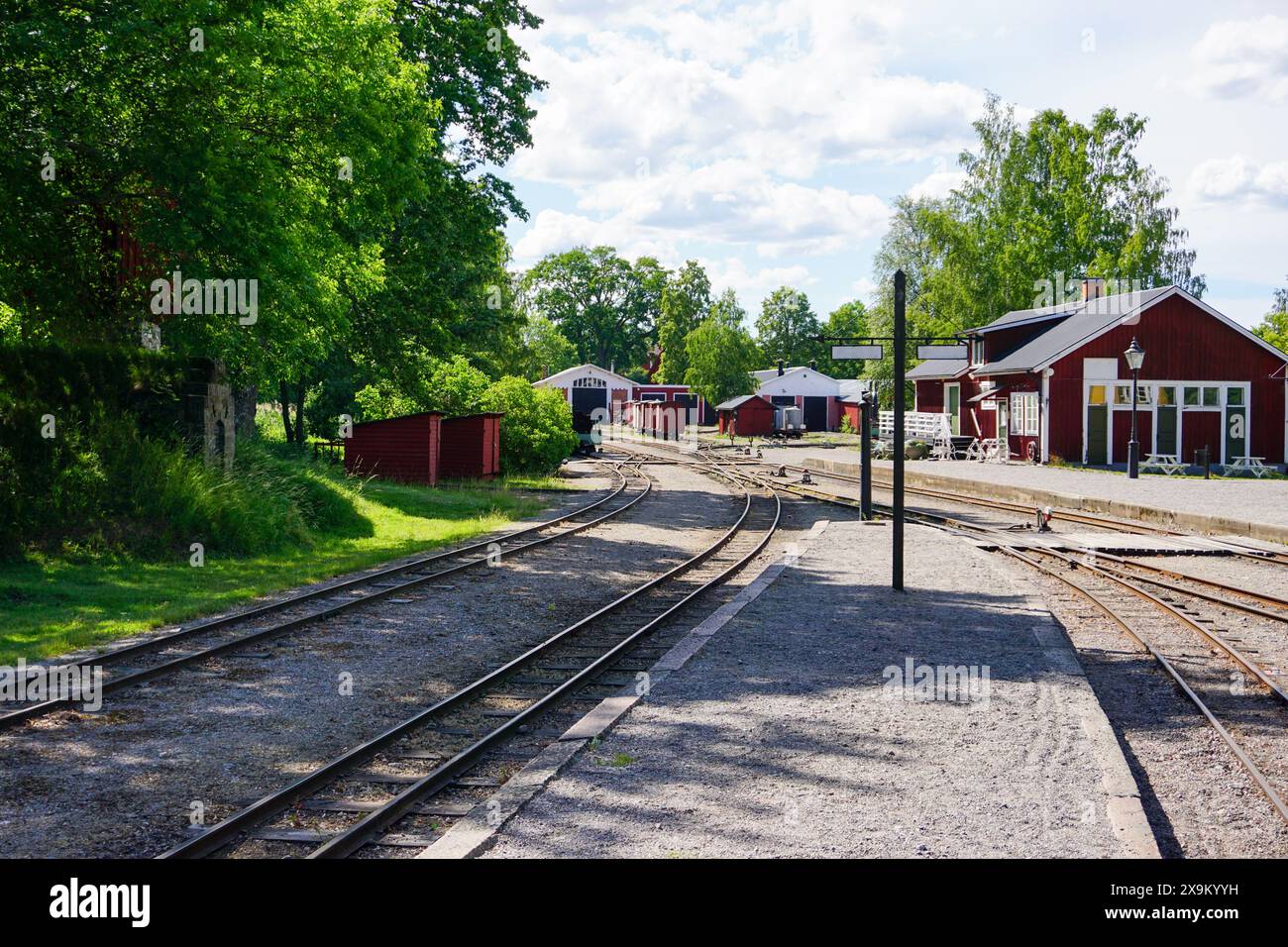 Train platform during summer hi-res stock photography and images - Alamy