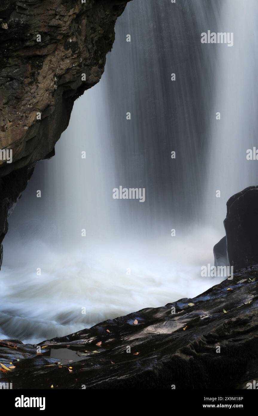 Aberdulais falls hi-res stock photography and images - Alamy