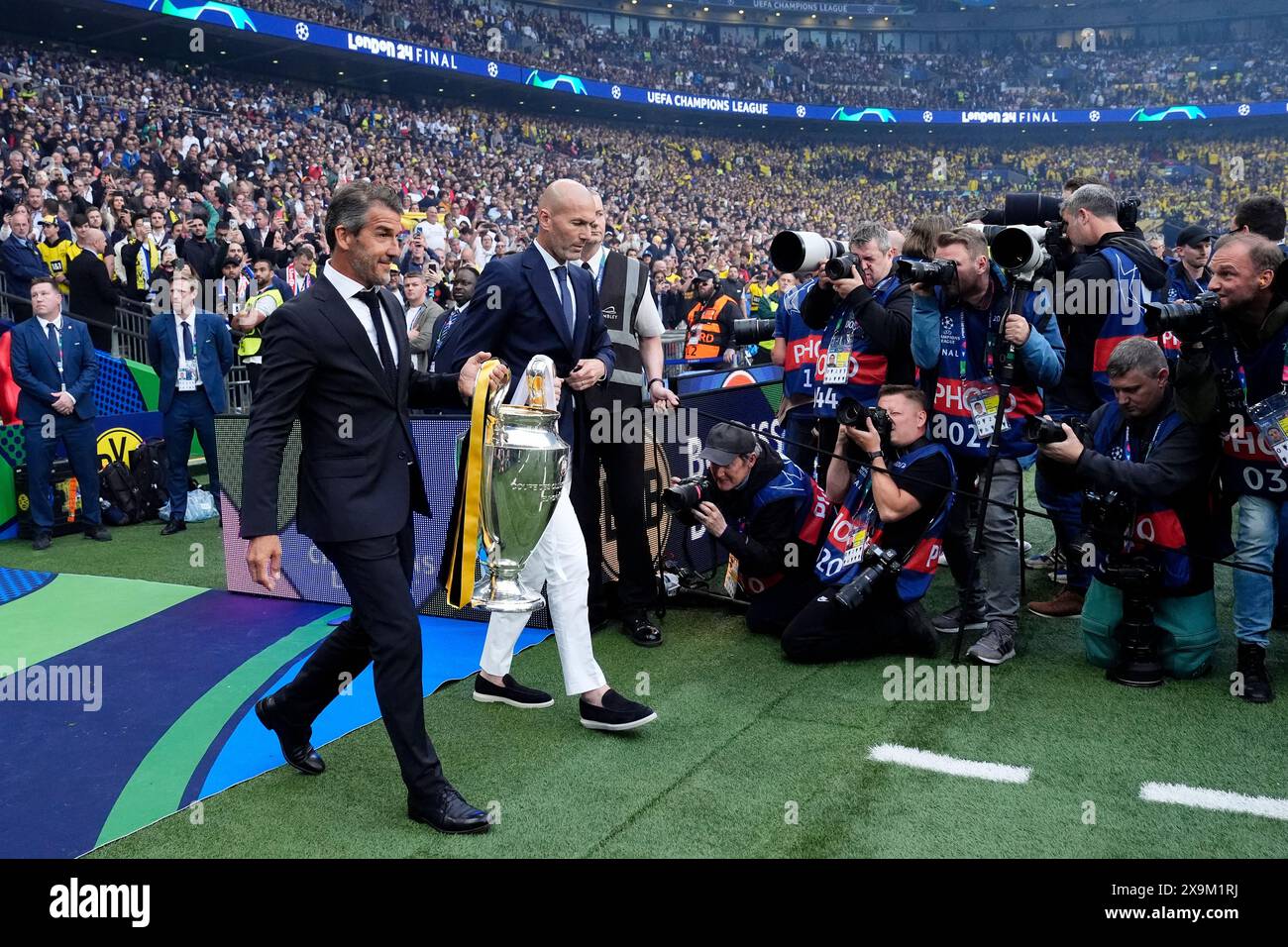 Karl-Heinz Riedle and Zinedine Zidane walk out with the UEFA Champions ...