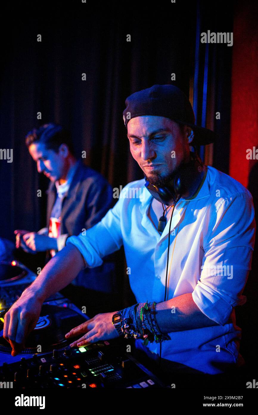 DJ Mighty Atom & DJ Binge Stock Photo - Alamy
