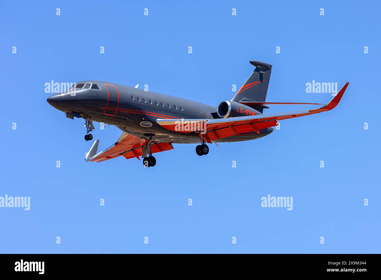 Global Jet Luxembourg Dassault Falcon 2000LX (REG: LX-EVM) in an ...