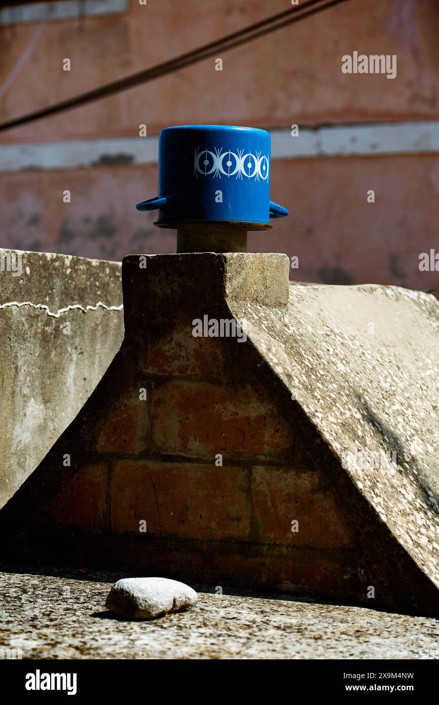 Upside down pot hi-res stock photography and images - Alamy