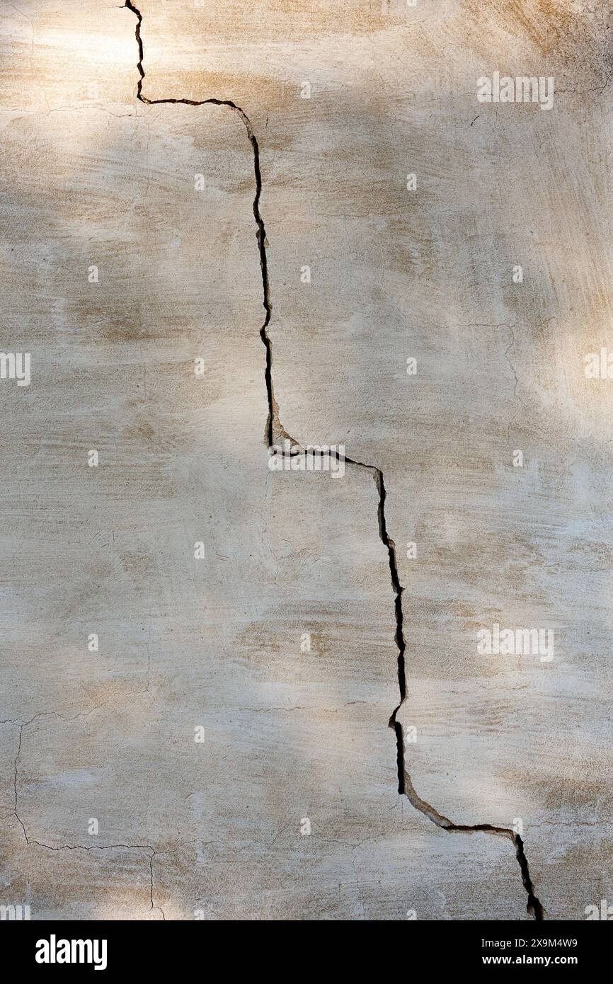 Crack in grey concrete hi-res stock photography and images - Alamy