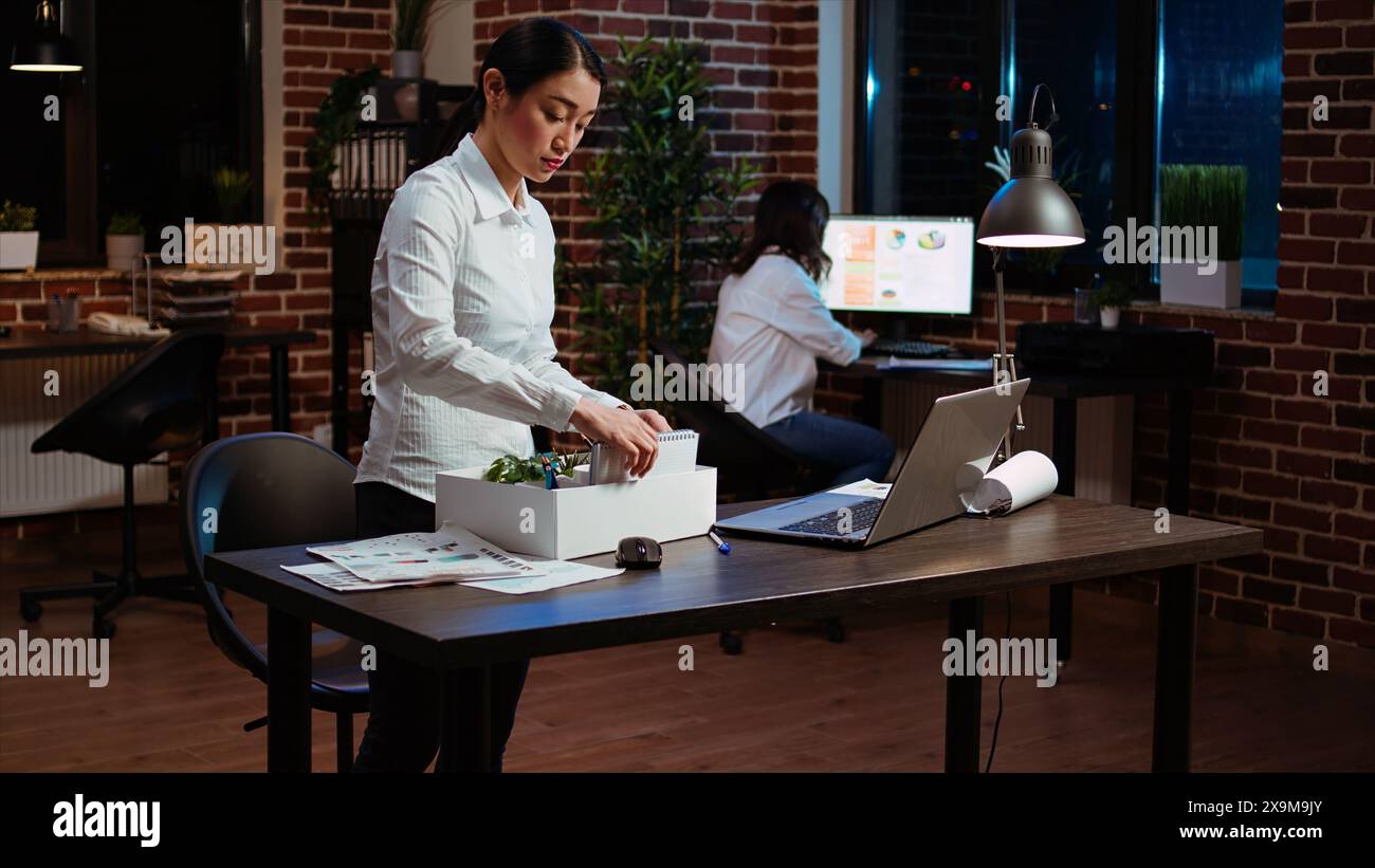 Sad office goodbye hi-res stock photography and images - Alamy
