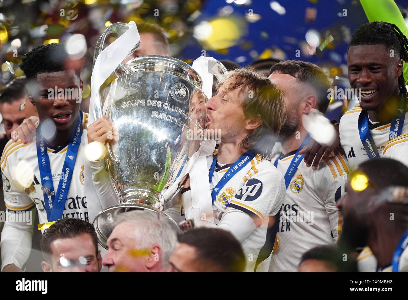 Luka modric real madrid 2024 trophy hi-res stock photography and images ...