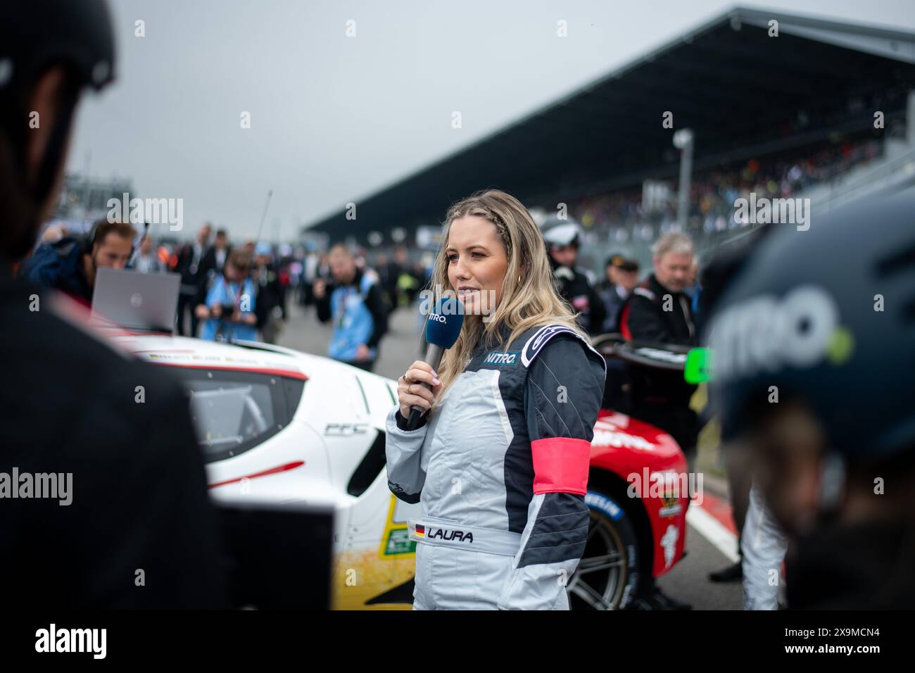 Laura Papendick (RTL Nitro TV Moderatorin) in der Startaufstellung, GER ...