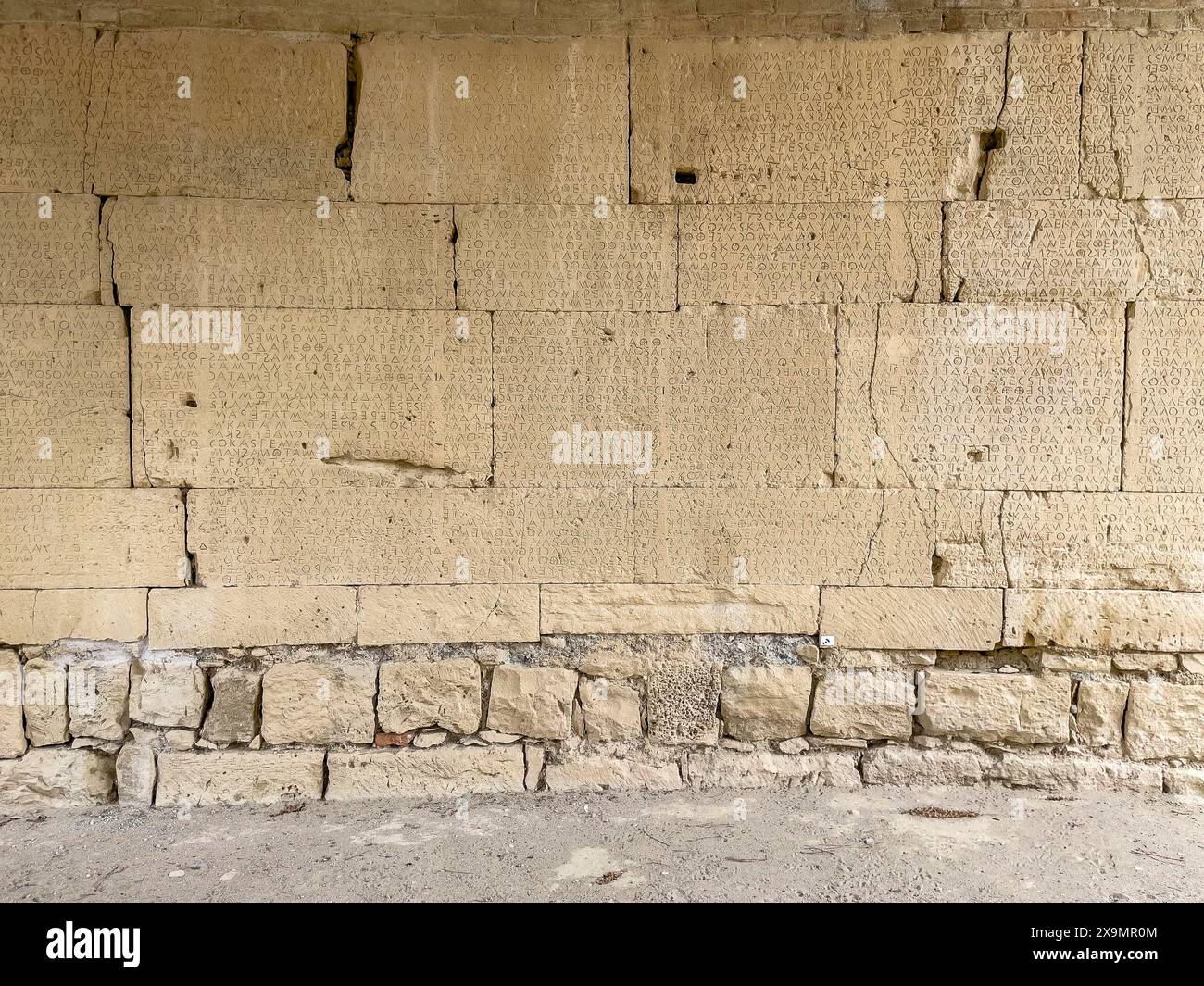 Sandstone block wall hi-res stock photography and images - Alamy