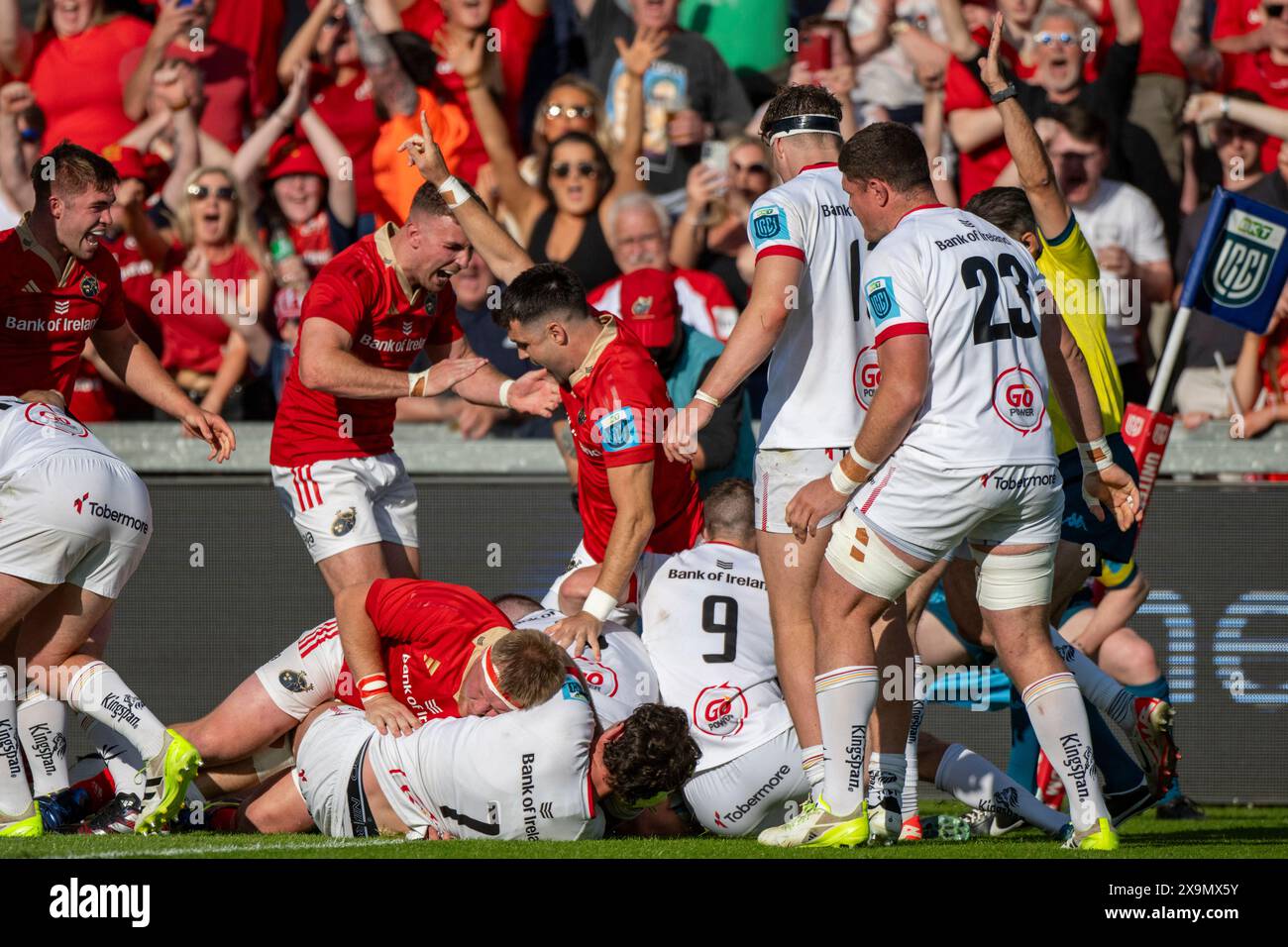 Andrew clarke irish league hi-res stock photography and images - Alamy