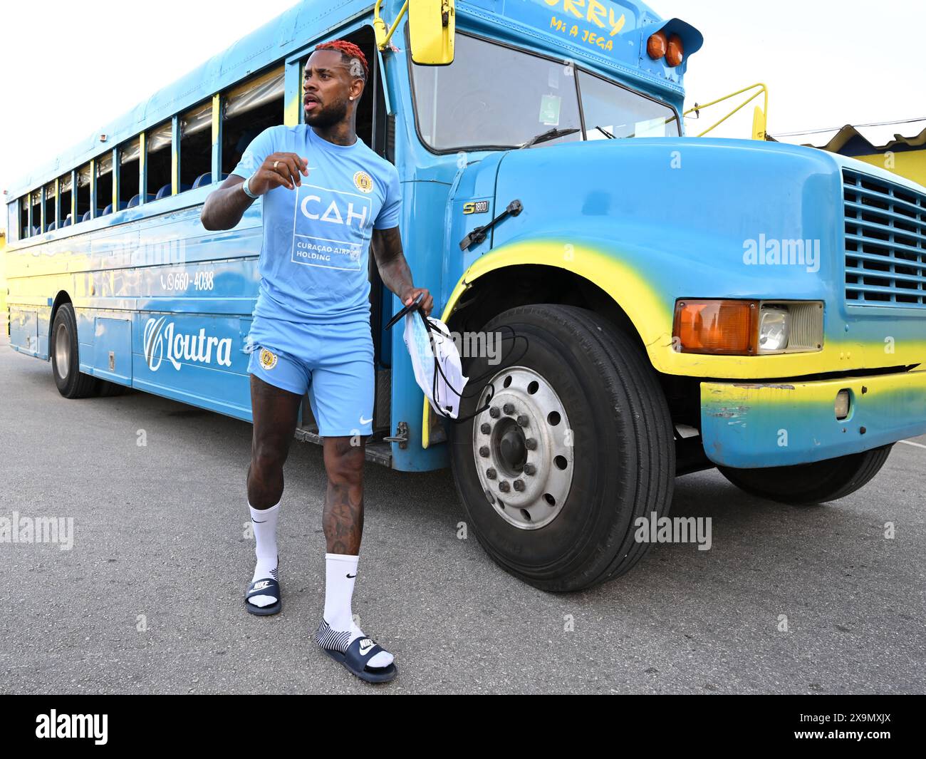 Teambuss hi-res stock photography and images - Alamy