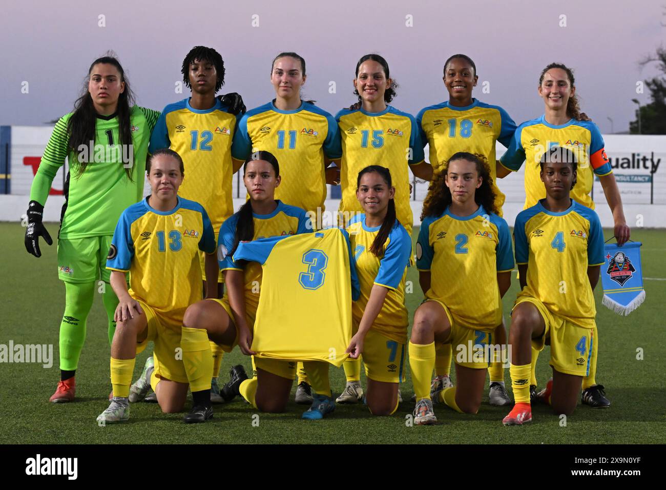 WILLEMSTAD - (back l-r) Aruba goalkeeper Hadassah Kock , Genesis Hazel ...