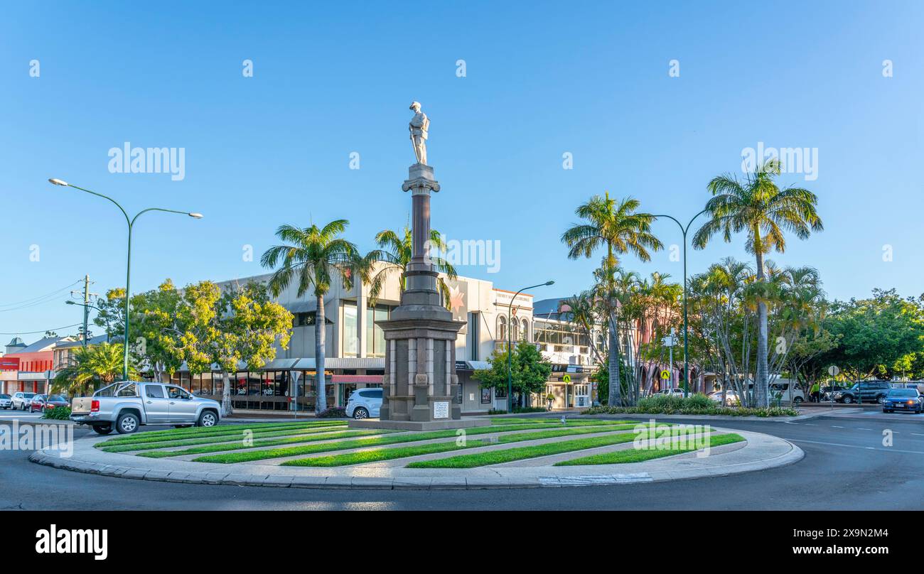 The Bundaberg Post Office and clock tower, along with the Cenotaph War ...
