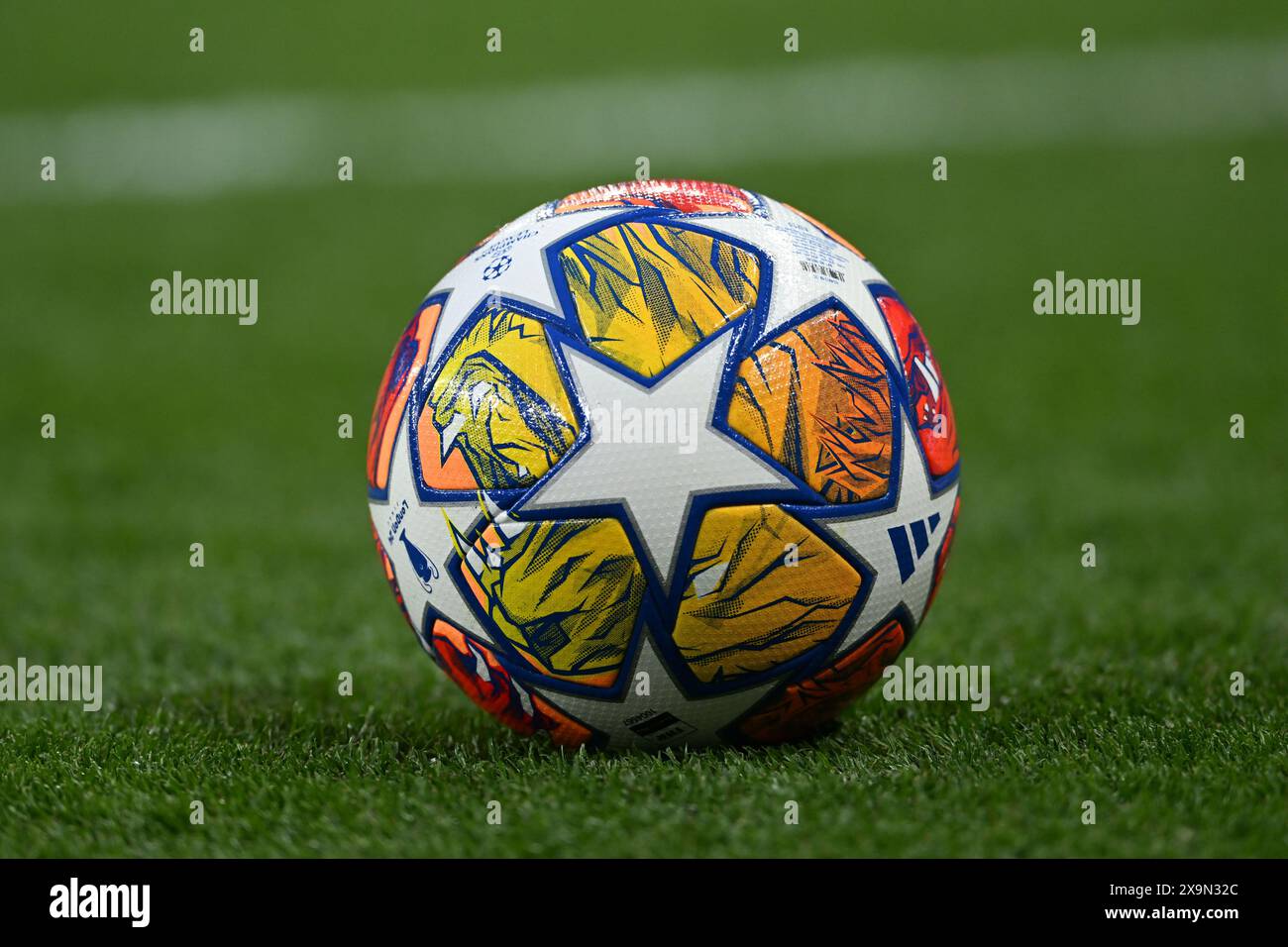 Champions league final ball 2024 hi-res stock photography and images ...