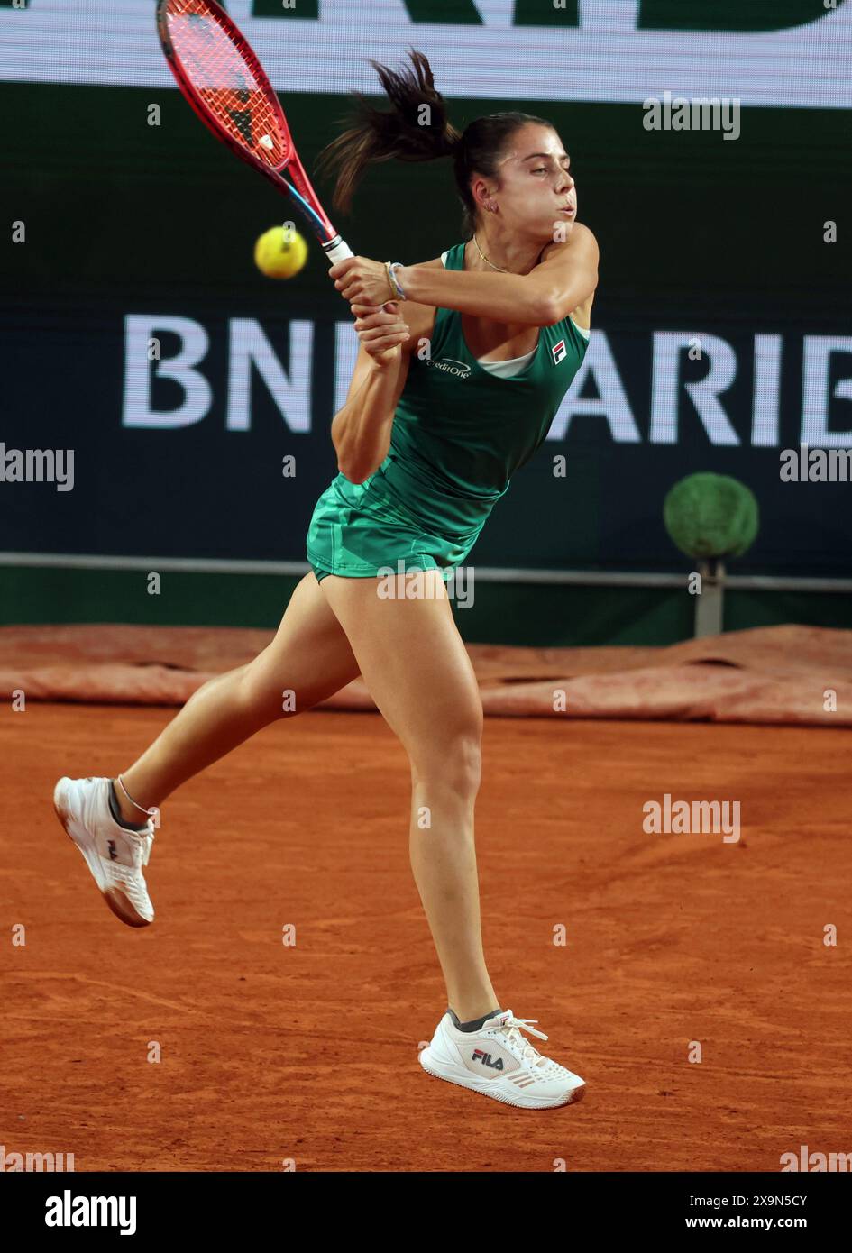 Paris, France. 01st June, 2024. Emma Navarro of the US plays against ...