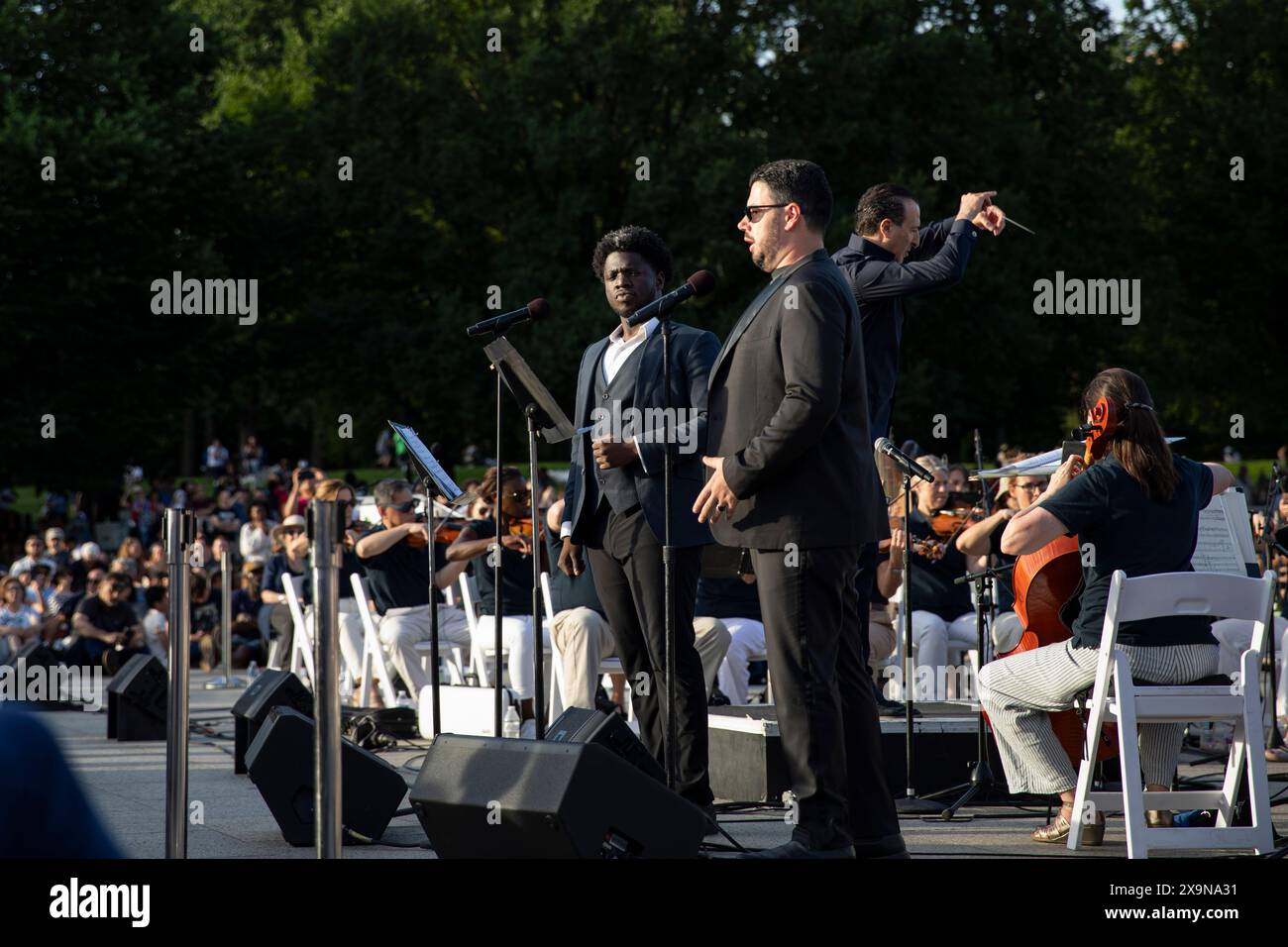 American opera baritone hi-res stock photography and images - Alamy