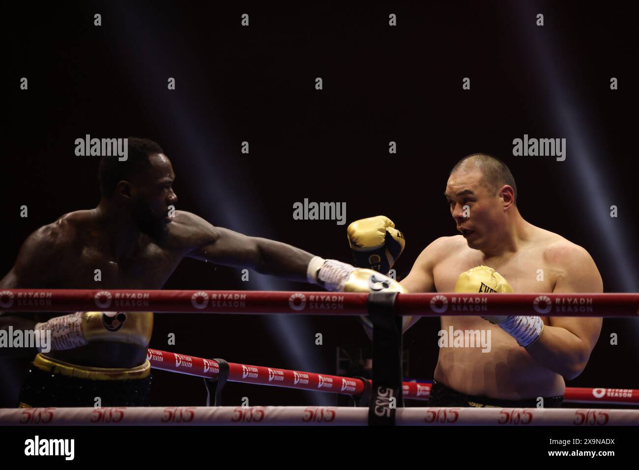 Riyadh, Saudi Arabia. 2nd June, 2024. Zhang Zhilei (R) of China fights ...