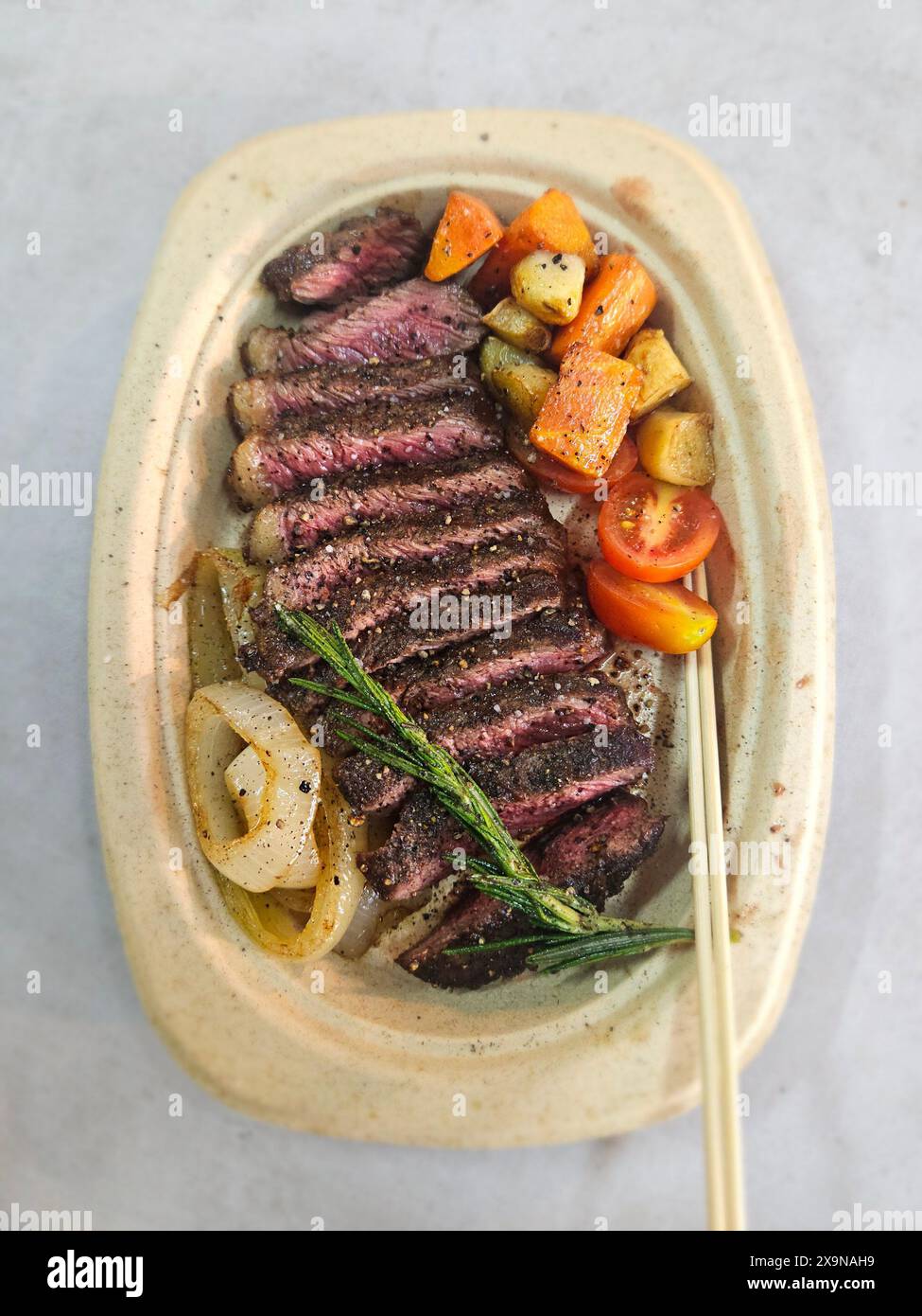 Medium rare steak hi-res stock photography and images - Alamy