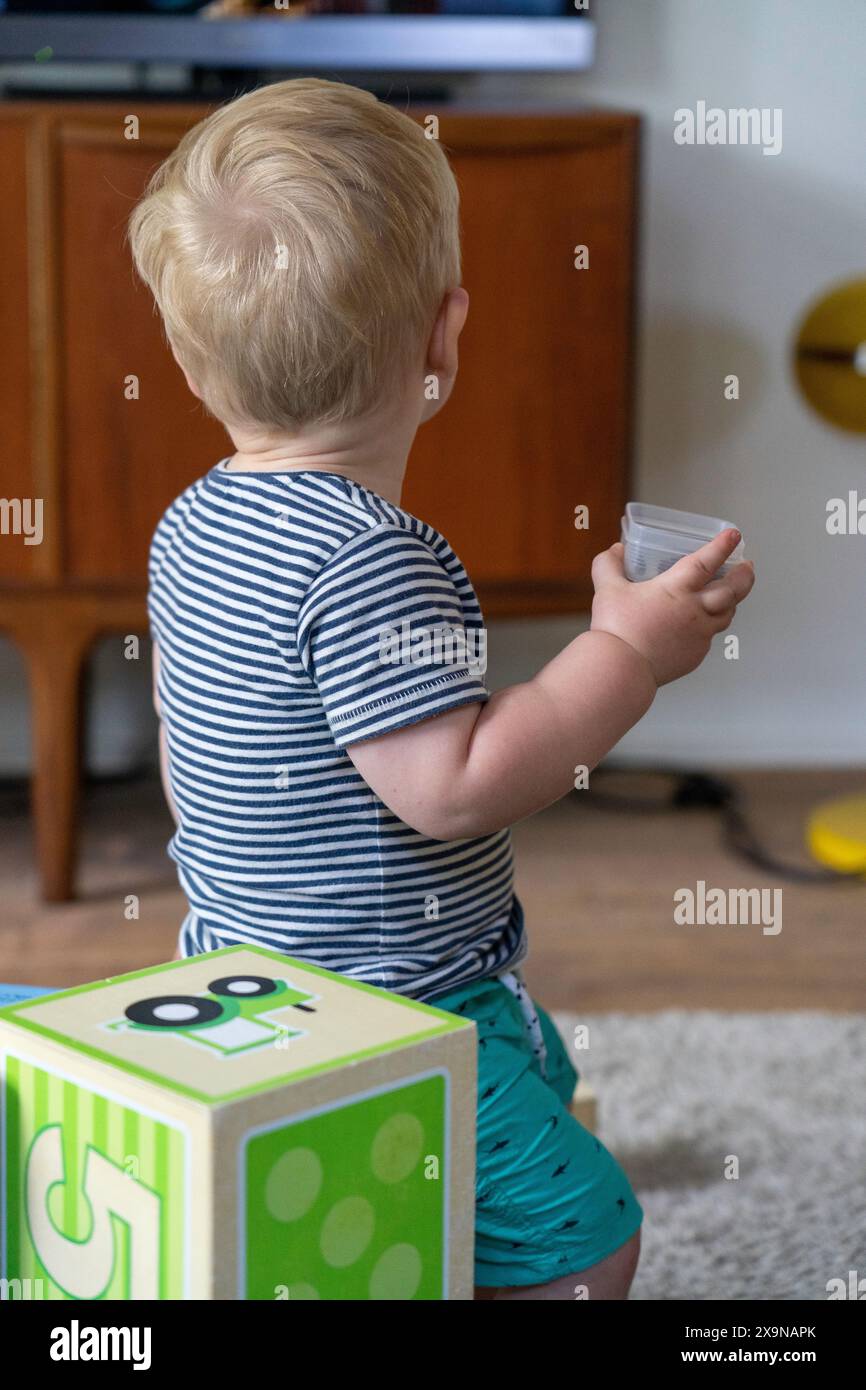 Child from behind Stock Photo - Alamy