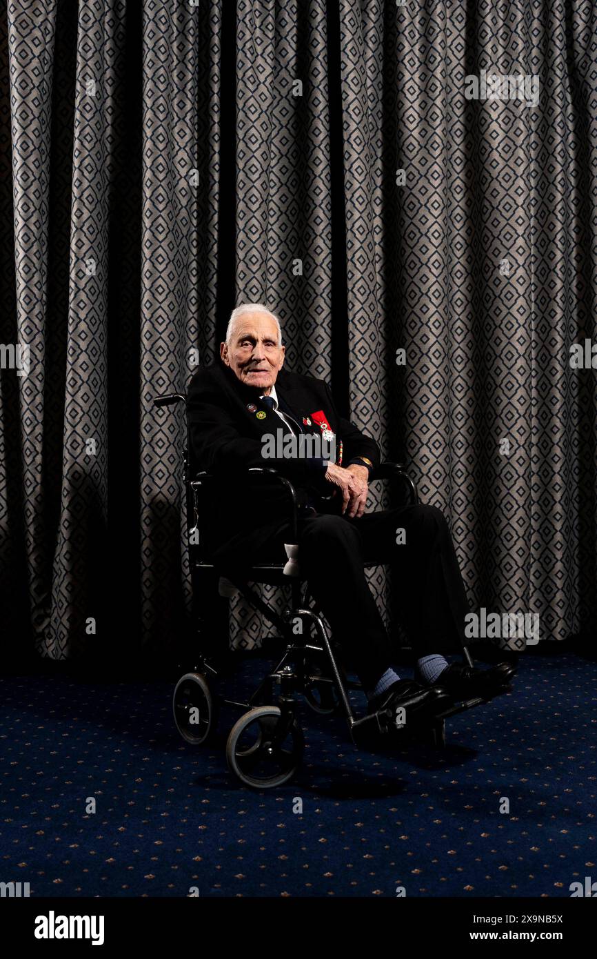 D-Day veteran John Dennett, 99, from Liverpool, who served with the ...
