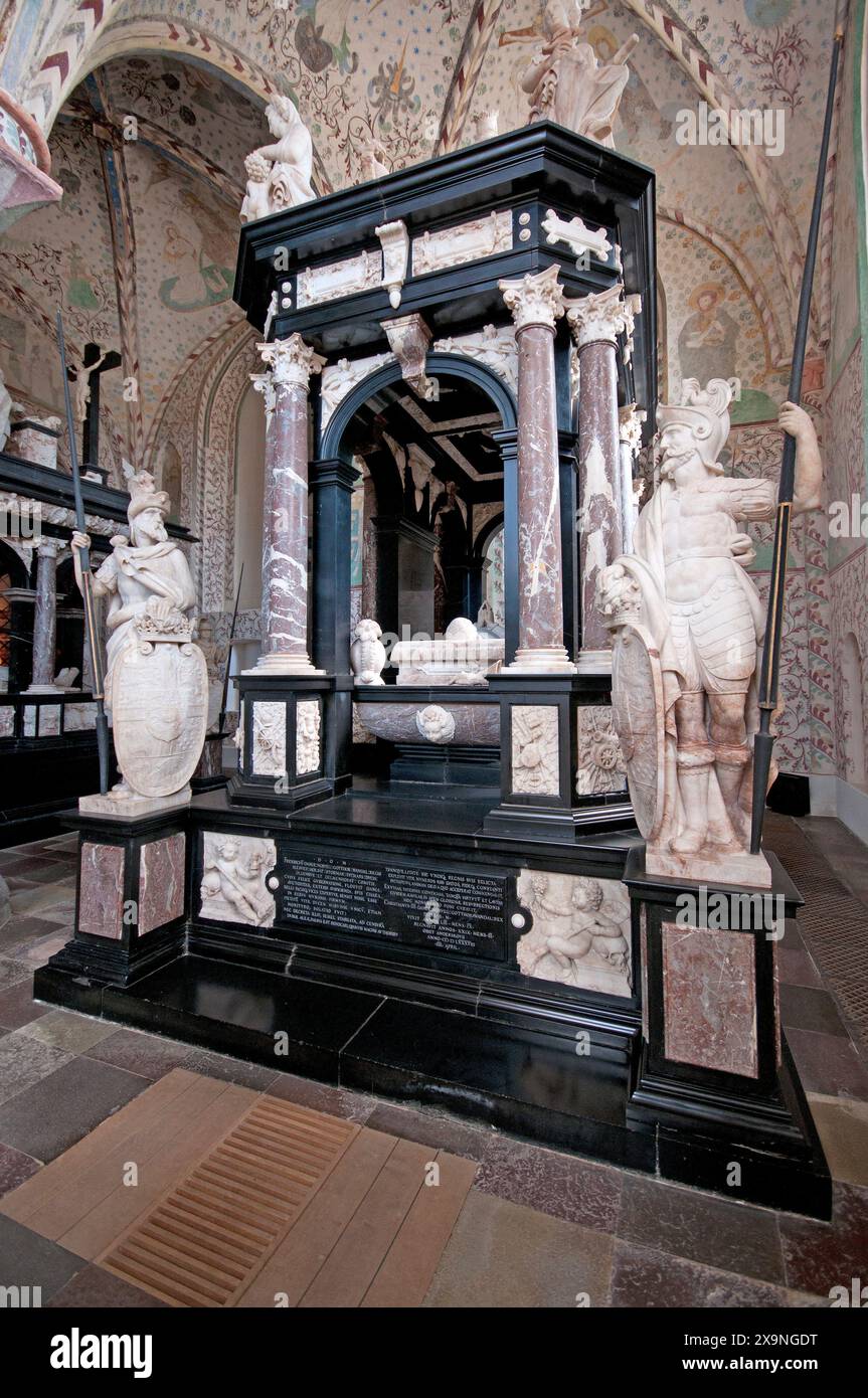 Carved grave of the King Frederik II (1534-1588) and the Queen Sophie ...