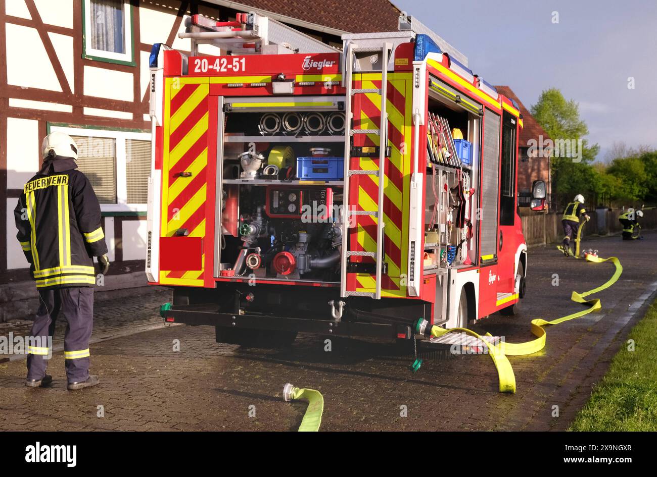 Feuerwehr-Blaulicht Feuerwehr in verschiedenen Bildern und Aktionen in ...