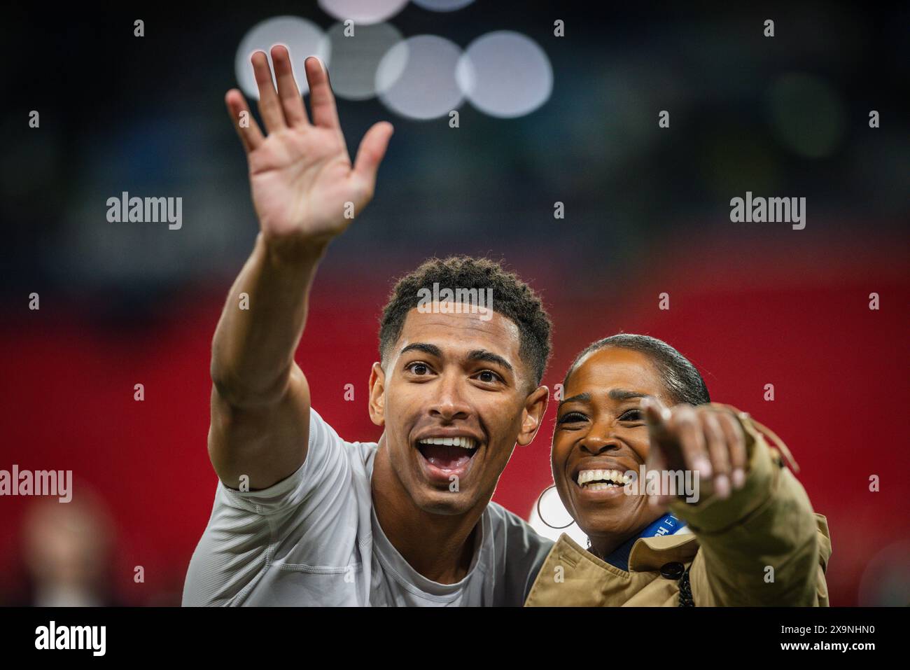 Jude bellingham mum hi-res stock photography and images - Alamy