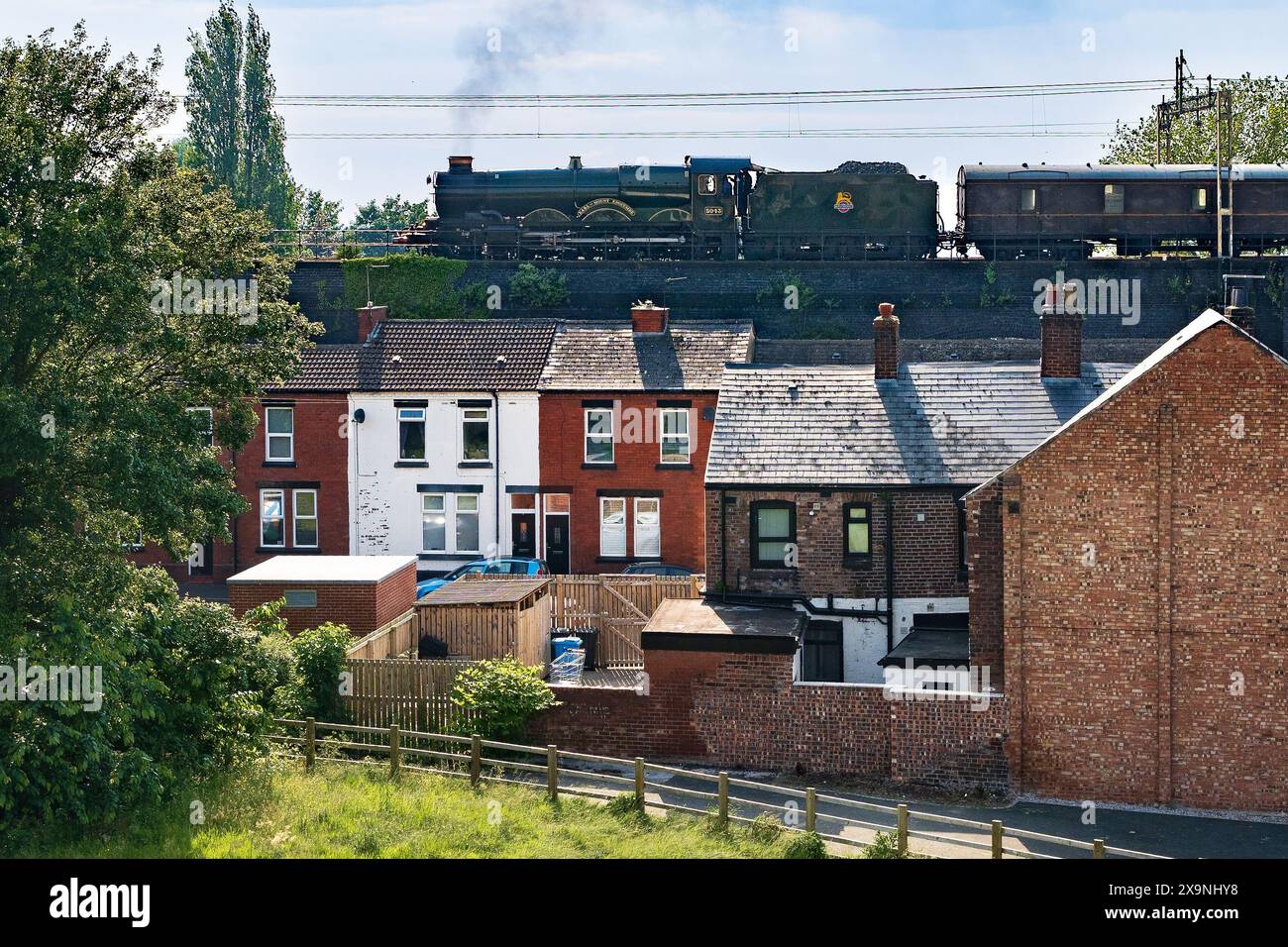 Steam engine Earl of Mount Edgcumbe pictured above the houses in ...