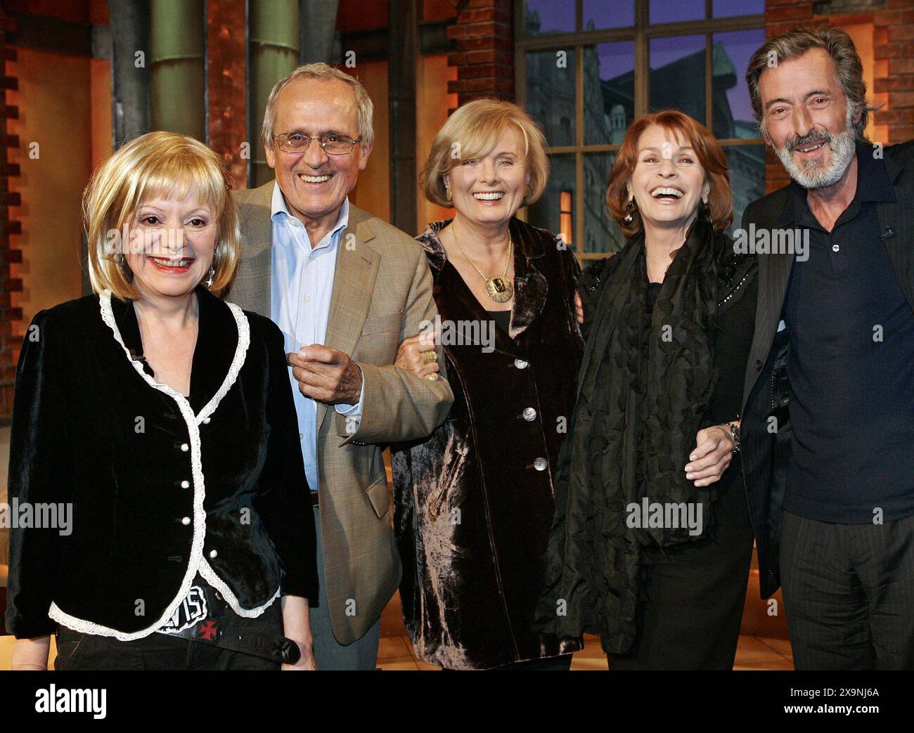 Hamburg, Germany. 09th Oct, 2006. The cast of the former TV series "Kir ...