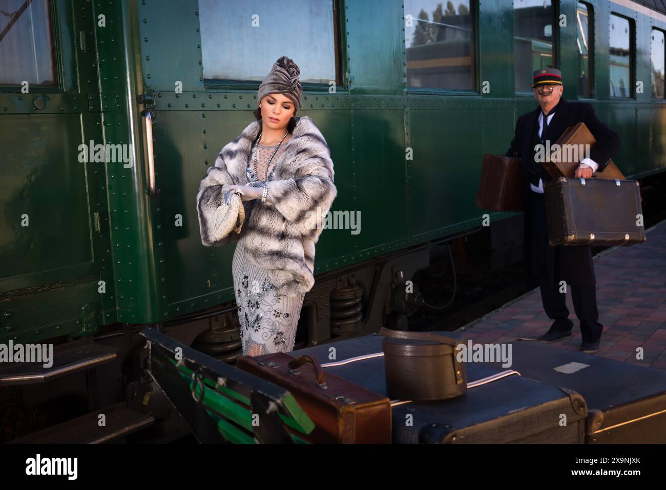 Lady train station vintage hi-res stock photography and images - Alamy