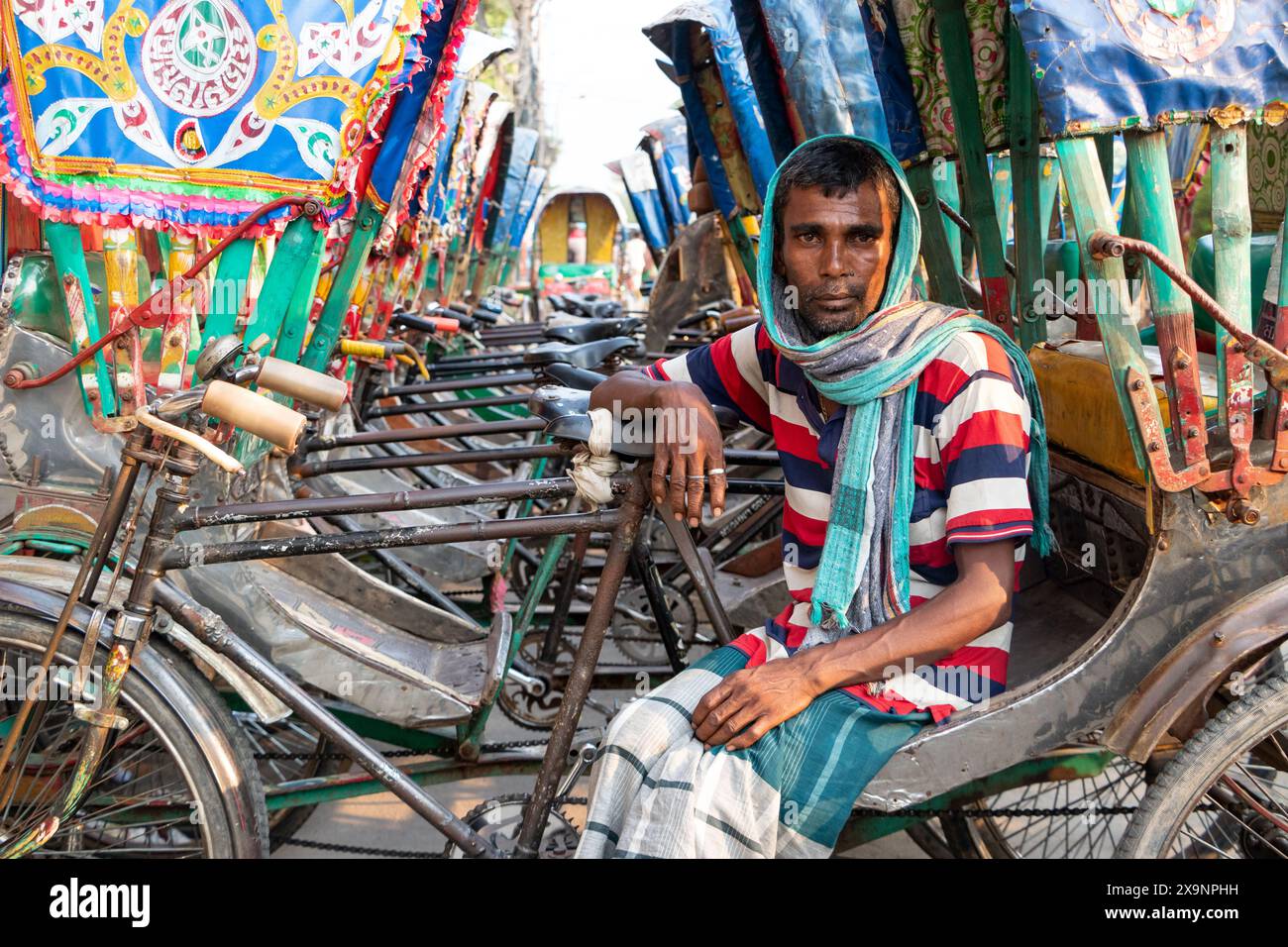 Dhaka rickshaw garage hi-res stock photography and images - Alamy