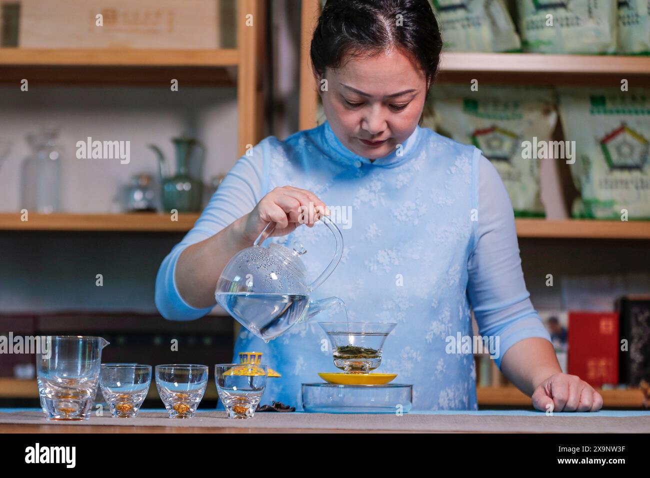 (240602) -- HUANGSHAN, June 2, 2024 (Xinhua) -- Wang Sun makes tea at ...