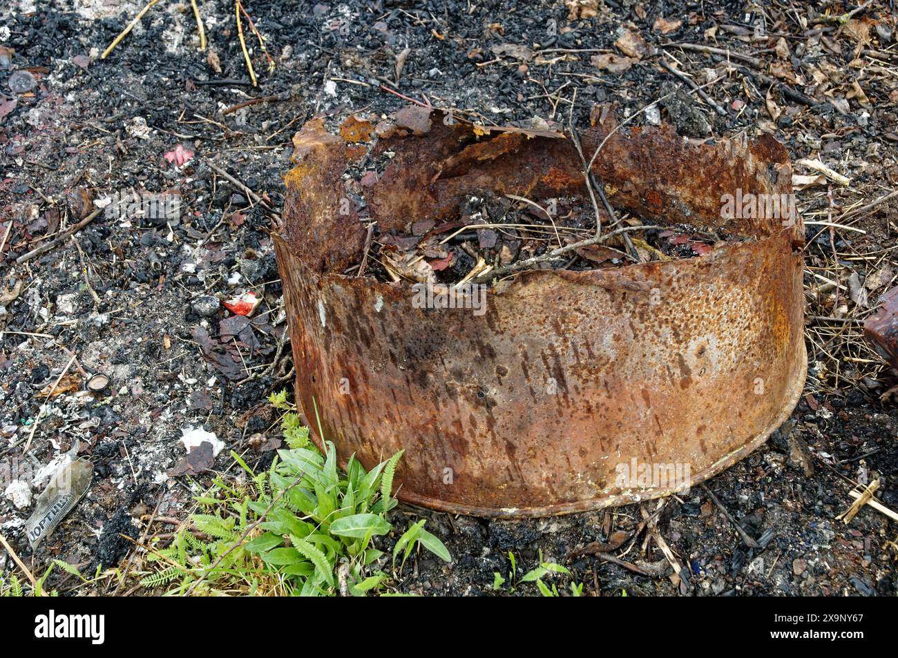 Garbage barrel burning hi-res stock photography and images - Alamy