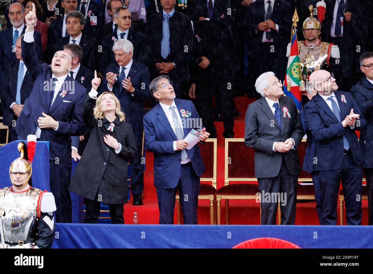 Il ministro della Difesa Guido Crosetto, il presidente del Consiglio Giorgia Meloni, il ...