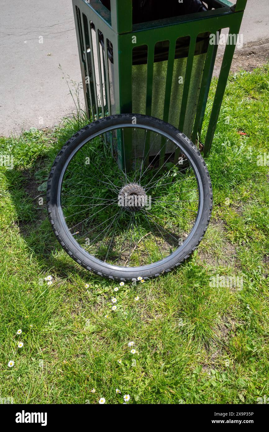 Abandoned broken bicycle wheel Stock Photo - Alamy