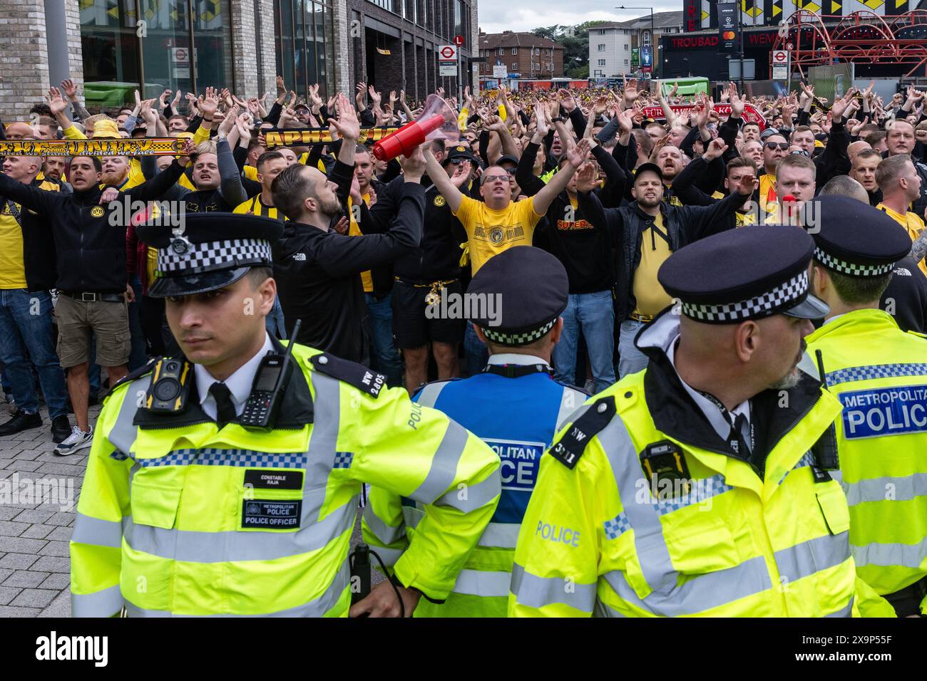 London, UK. 1st June, 2024. Metropolitan police officers escort ...